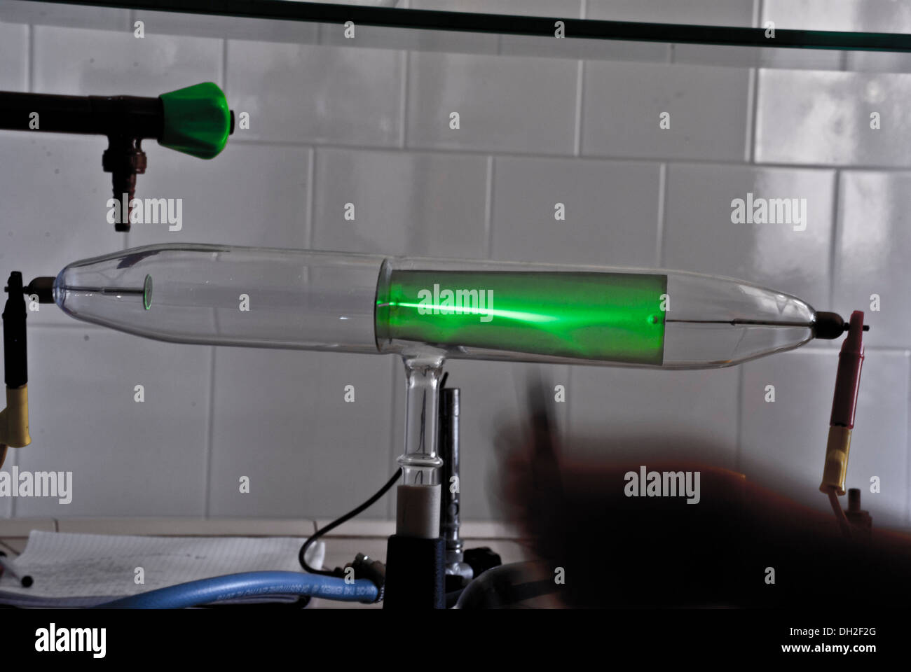 Cathode ray tube experiment hi-res stock photography and images - Alamy