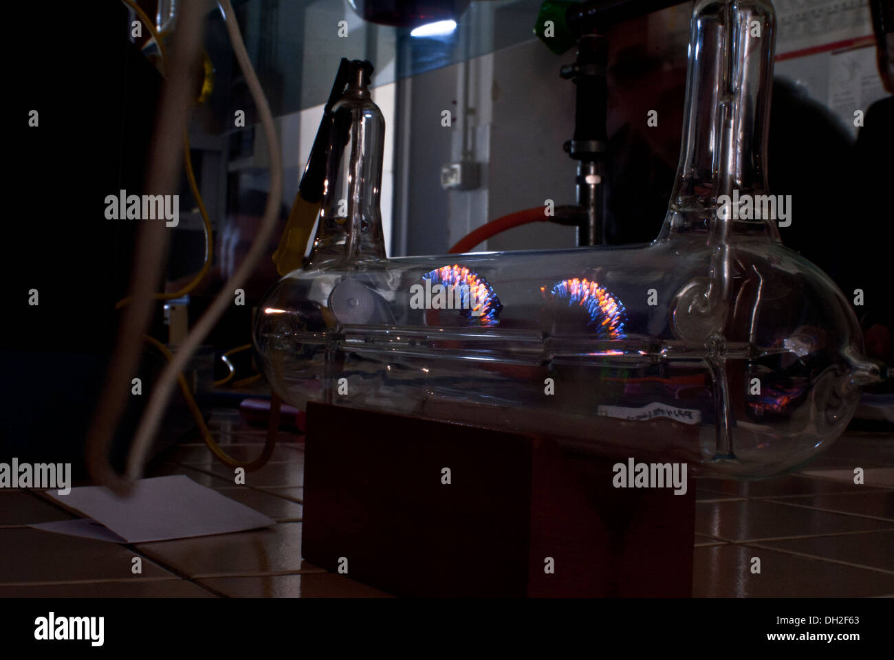 Cathode ray tube hi-res stock photography and images - Alamy