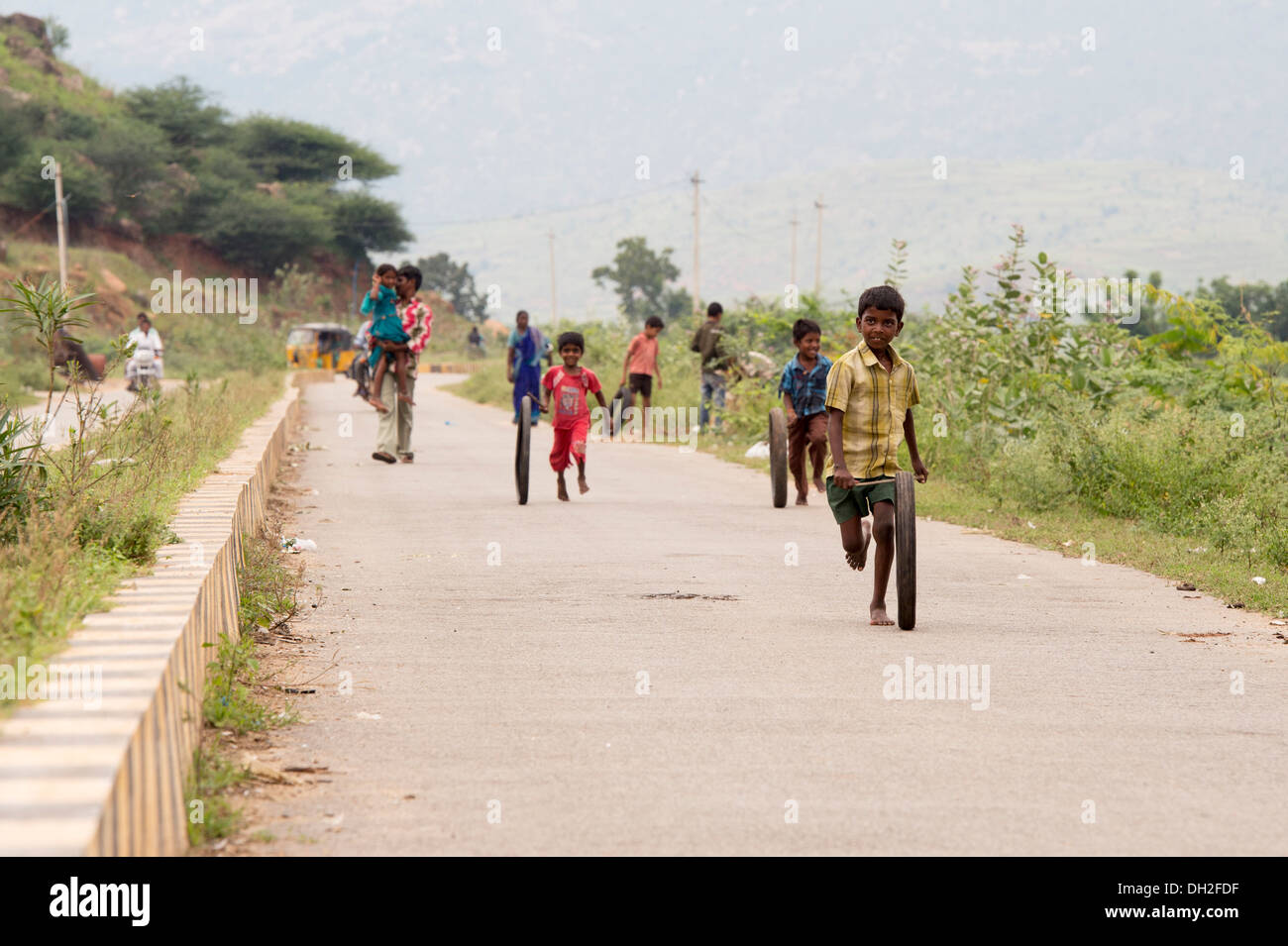 Boy run india hi-res stock photography and images - Alamy
