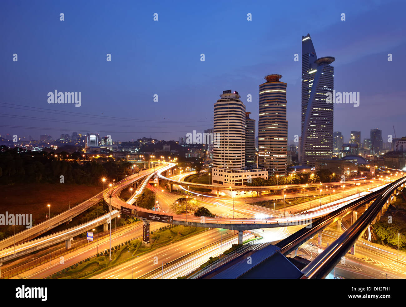Highway and building Stock Photo - Alamy