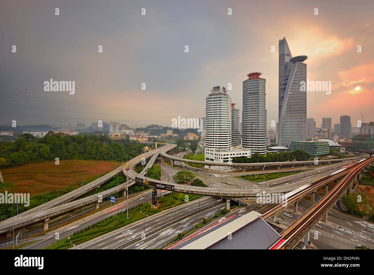Highway and building Stock Photo - Alamy