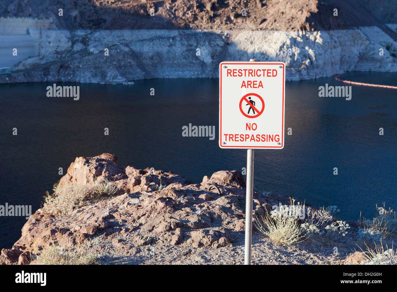 Restricted Area No Trespassing warning sign - Lake Mead, Las Vegas ...
