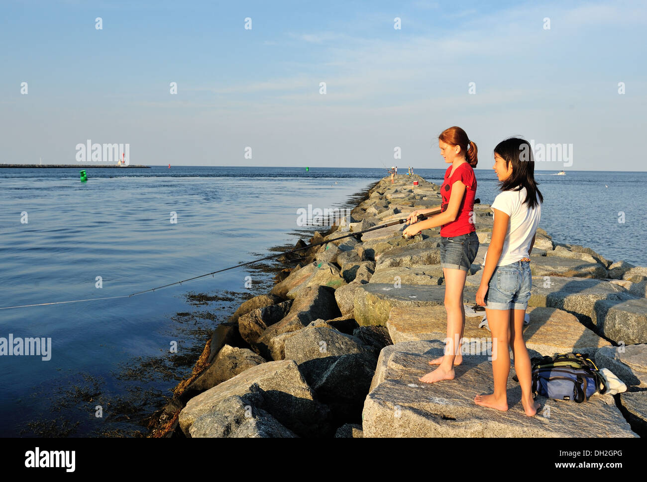American girls fishing hi-res stock photography and images - Alamy