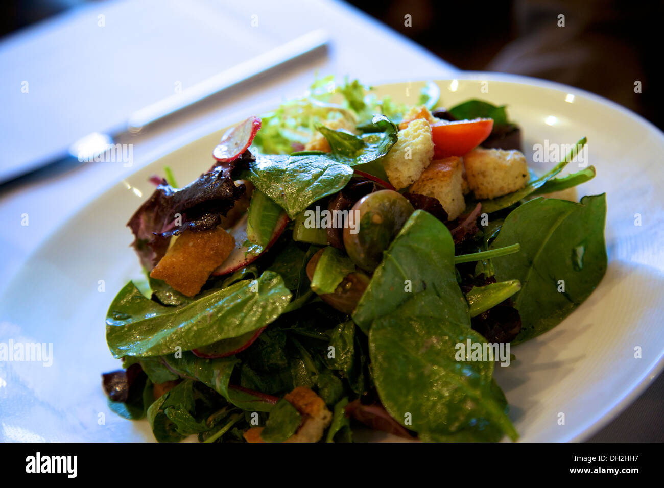 One portion caesar salad hi-res stock photography and images - Alamy