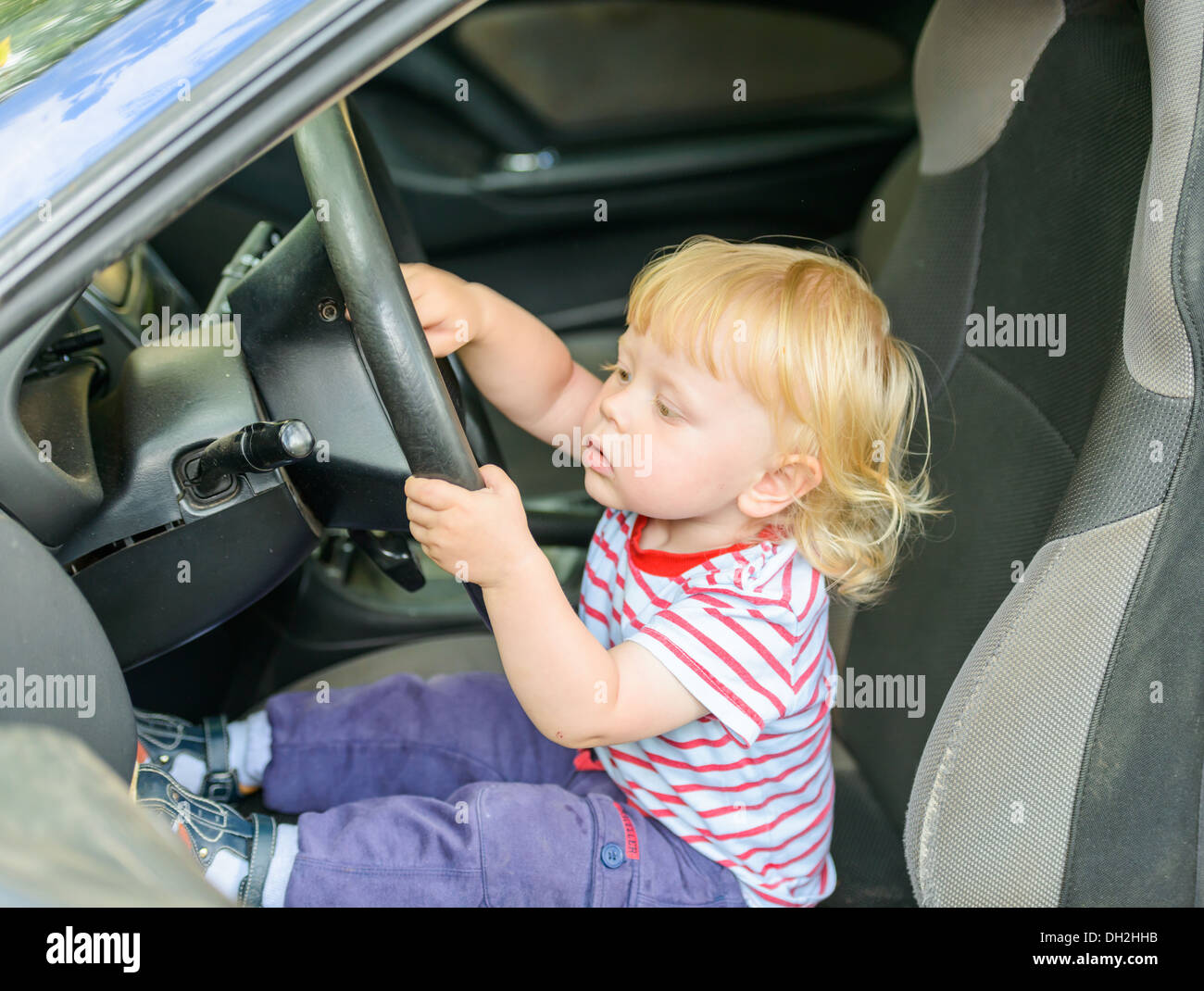 child in car Stock Photo - Alamy