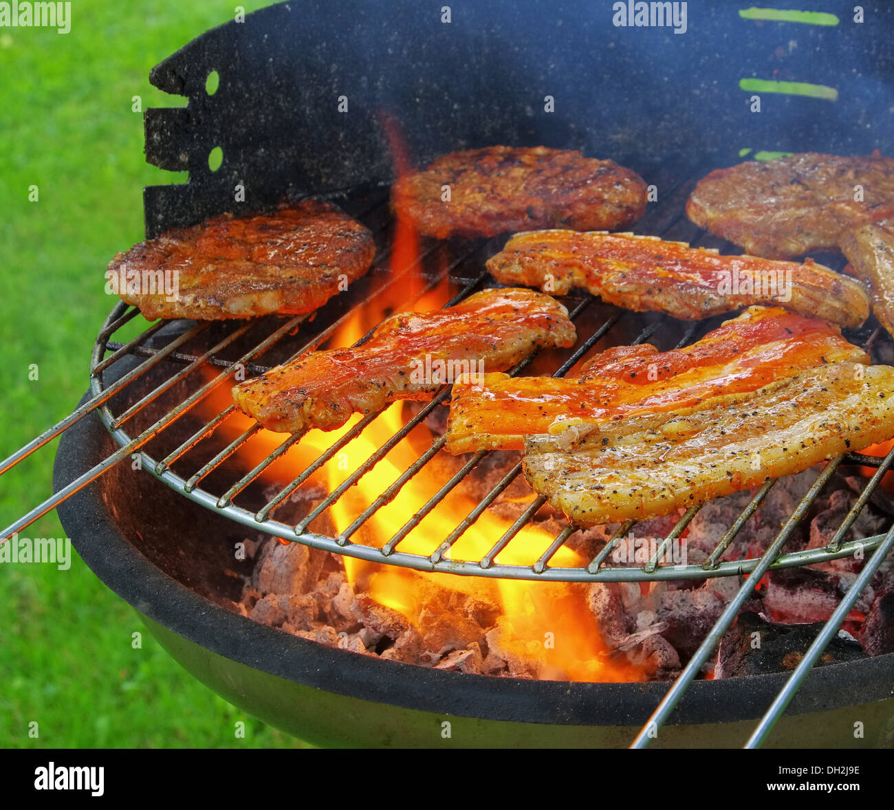 Barbecue coal fire hi-res stock photography and images - Alamy