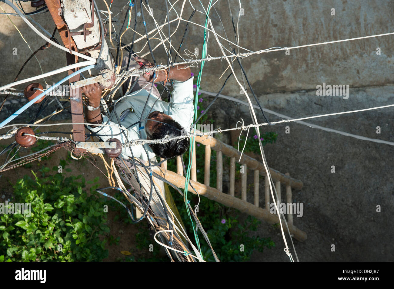 Electrician On Electricity Pole Stock Photos & Electrician On ...