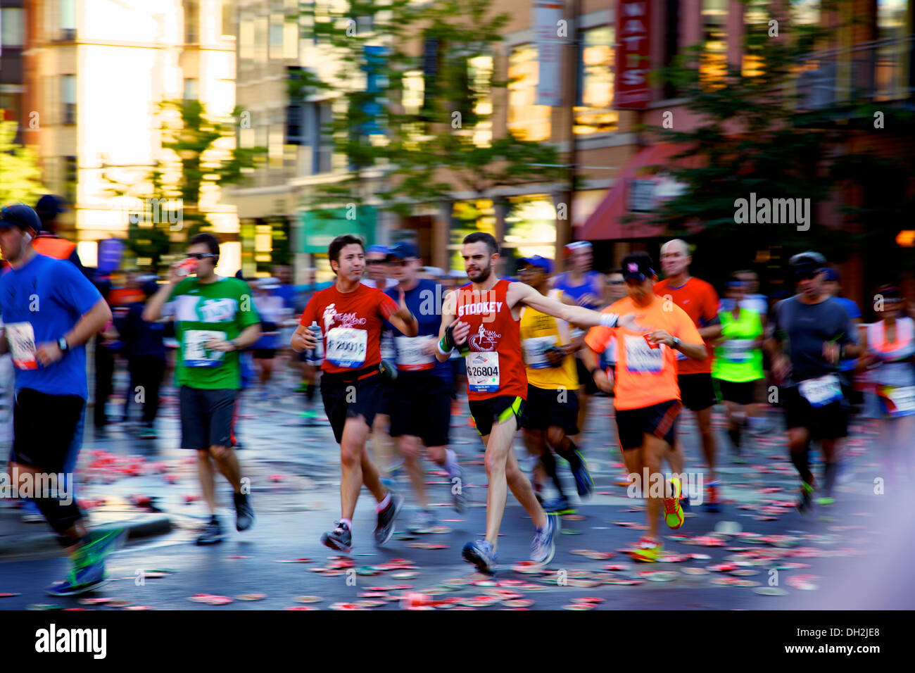 Chicago Marathon runners completed the 2013 Chicago Marathon Banck Of ...