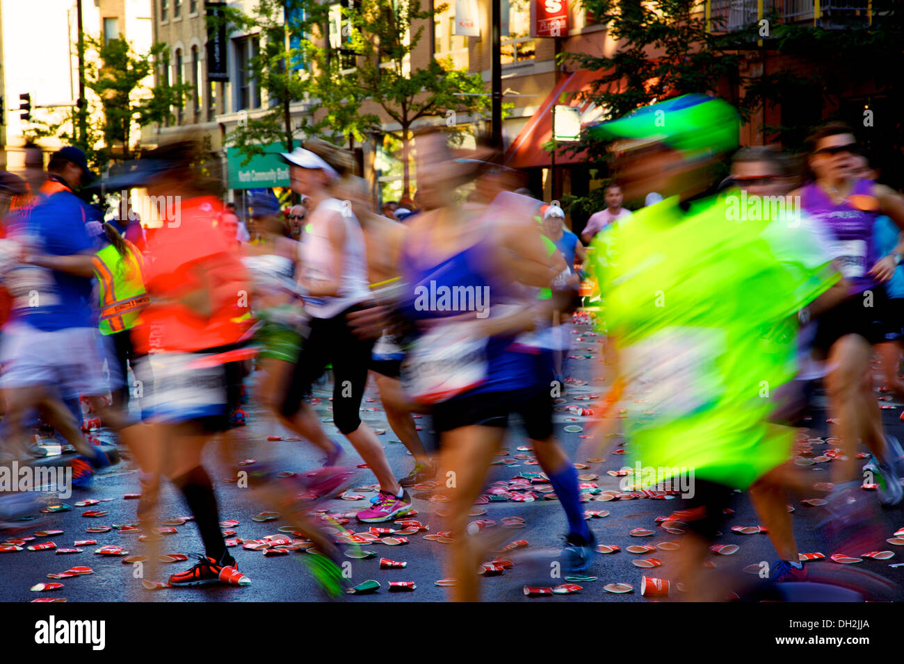 Chicago Marathon runners completed the 2013 Chicago Marathon Banck Of ...