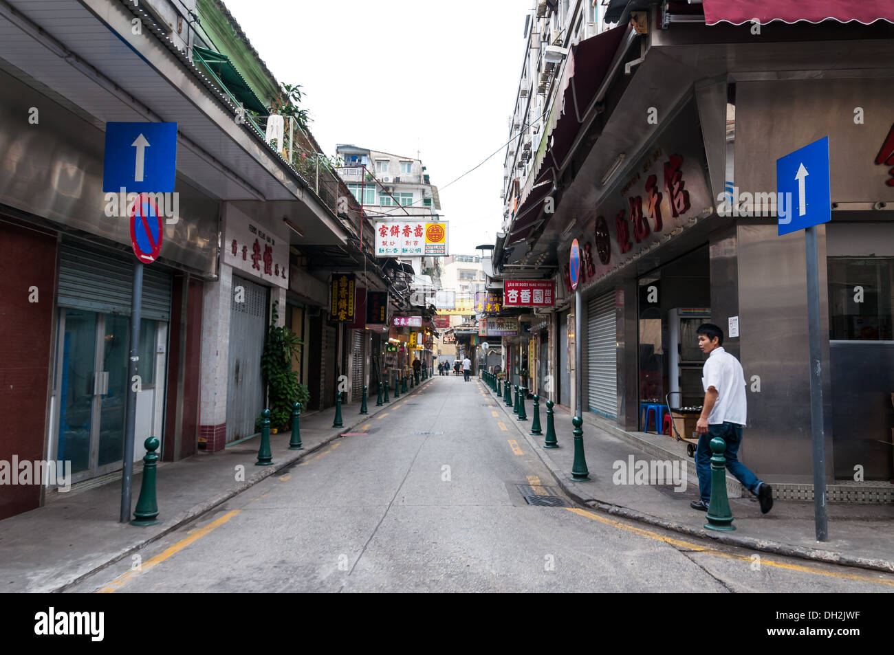 Rundown streets hi-res stock photography and images - Alamy