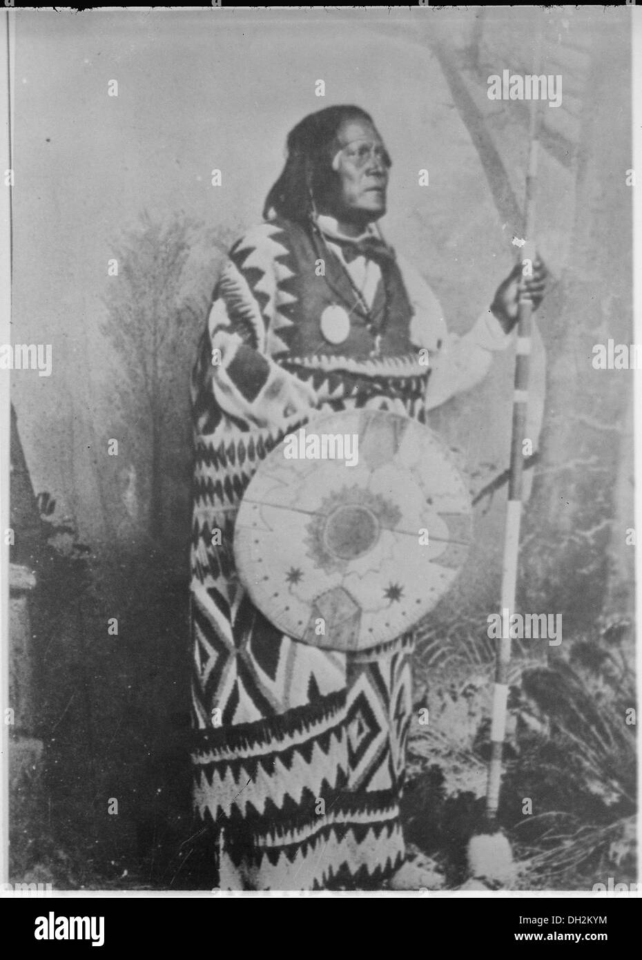 Native american war shield hi-res stock photography and images - Alamy