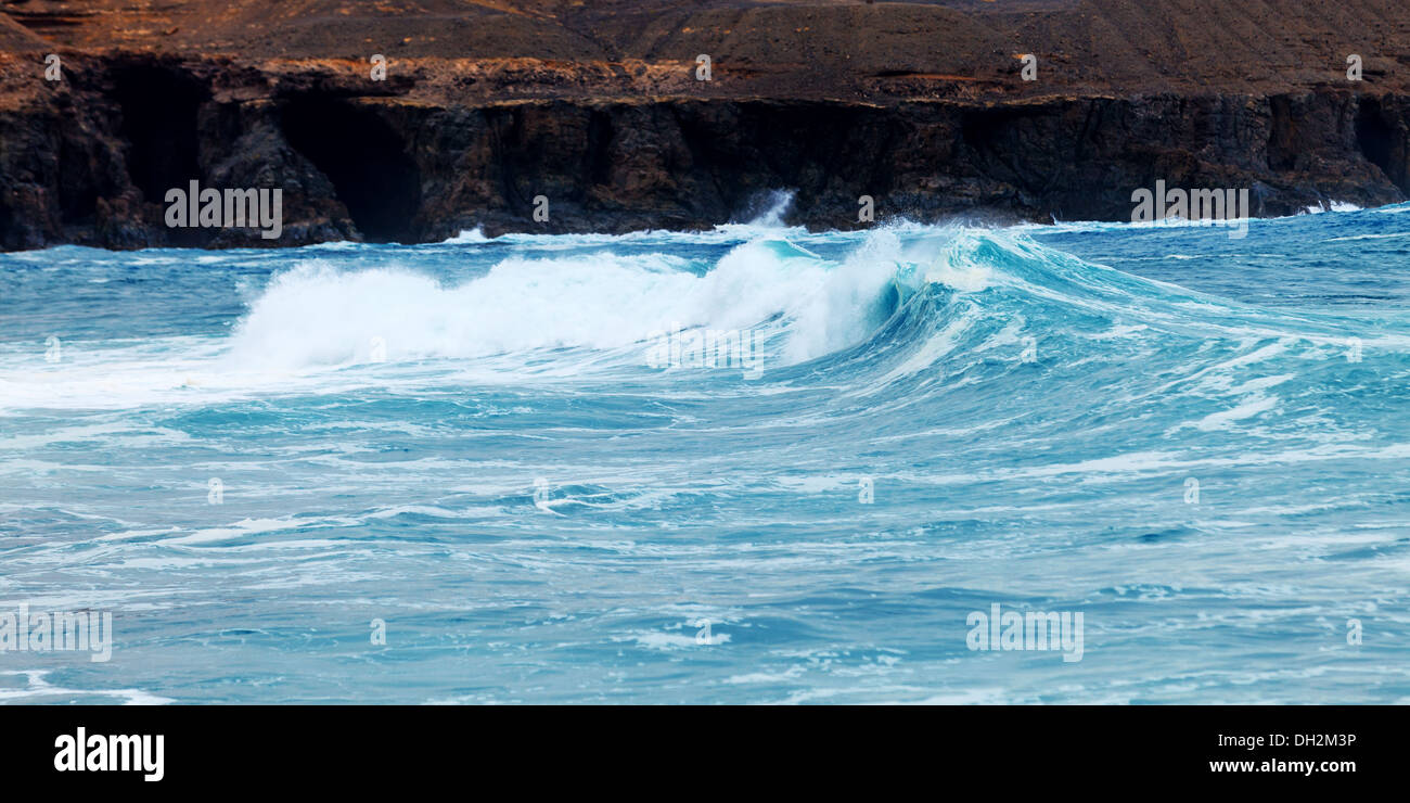 Atlantic storm waves hi-res stock photography and images - Alamy