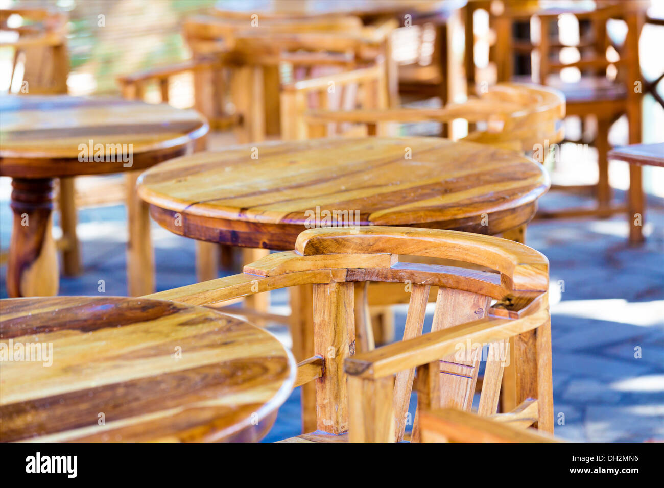 Street cafe tables hi-res stock photography and images - Alamy