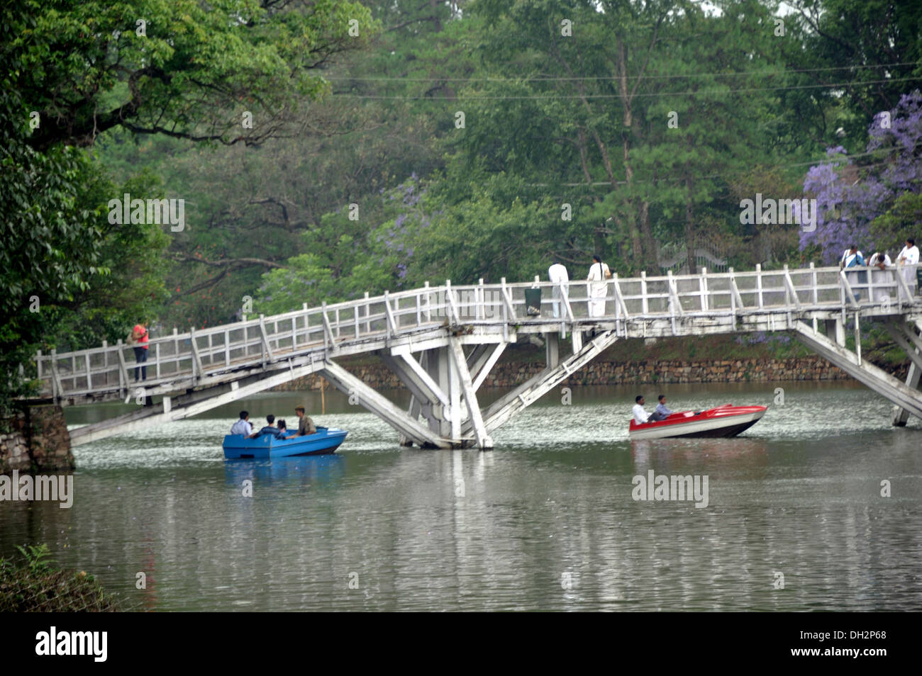 woodden bridge ward lake shillong meghalaya India Stock Photo - Alamy