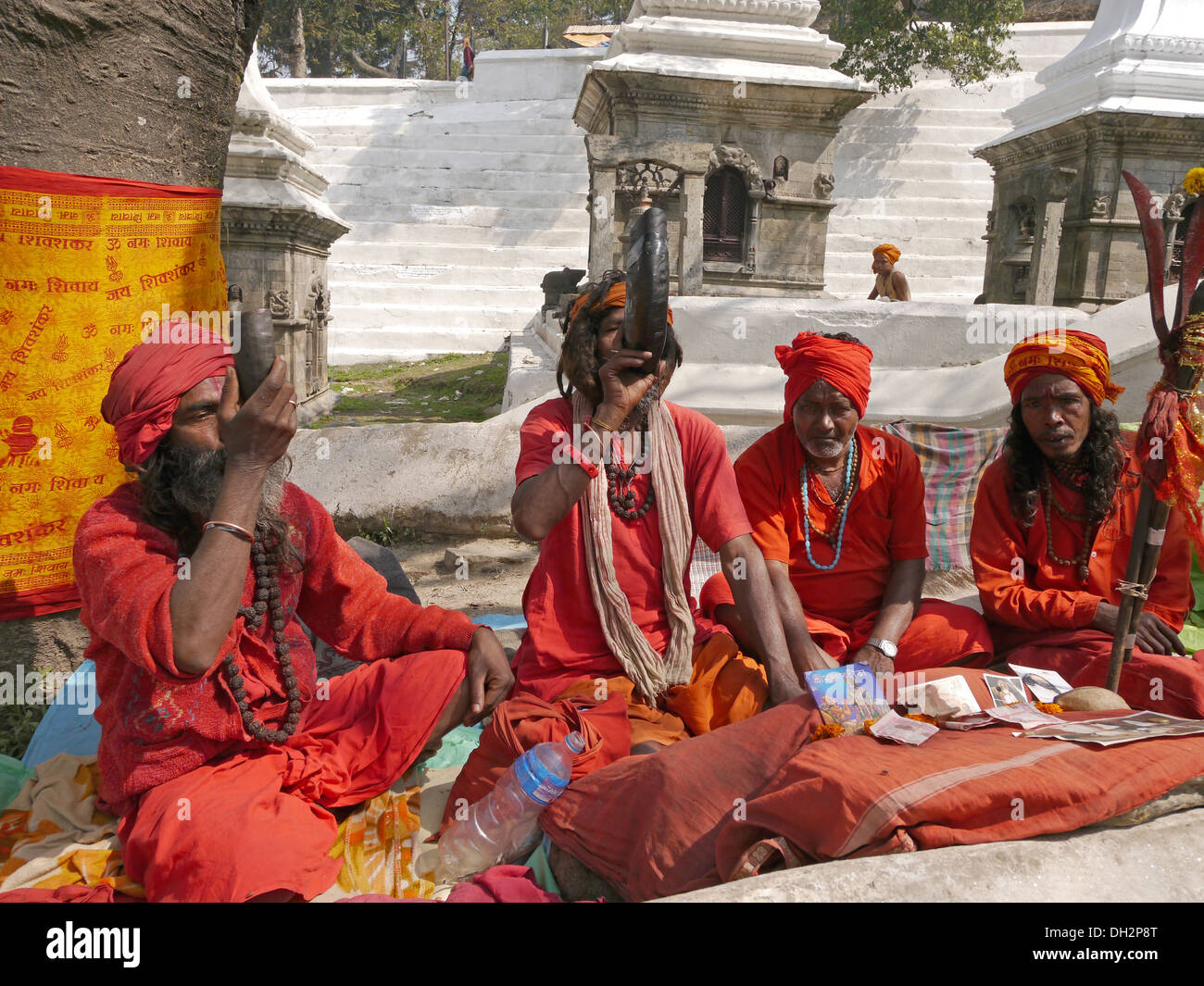 Hindu temple sadhus holymen hi-res stock photography and images - Alamy