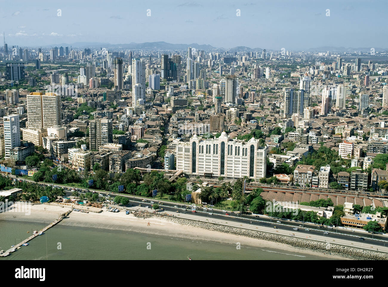 Chowpati beach mumbai hi-res stock photography and images - Alamy