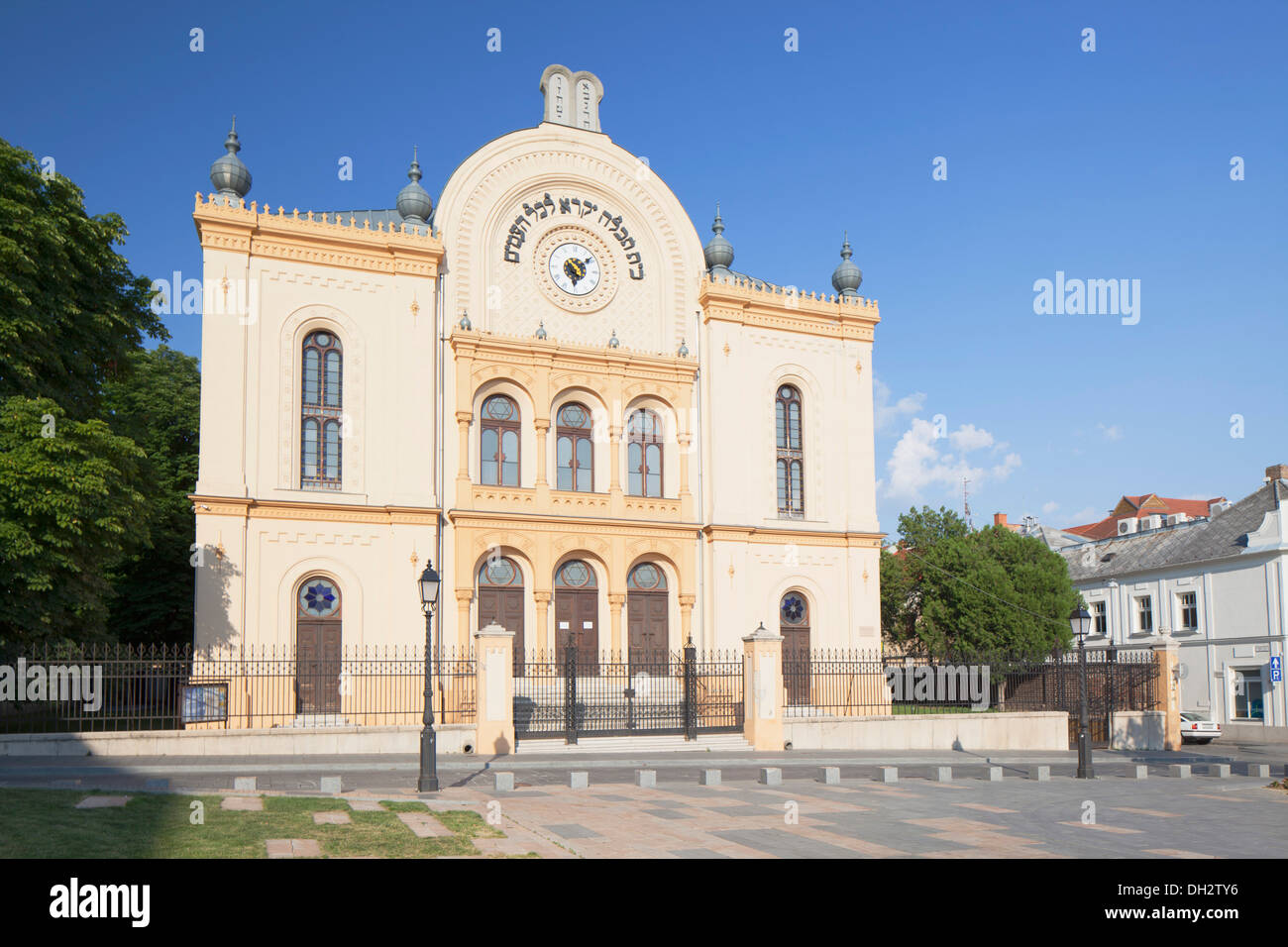 Synagogue square hi-res stock photography and images - Alamy