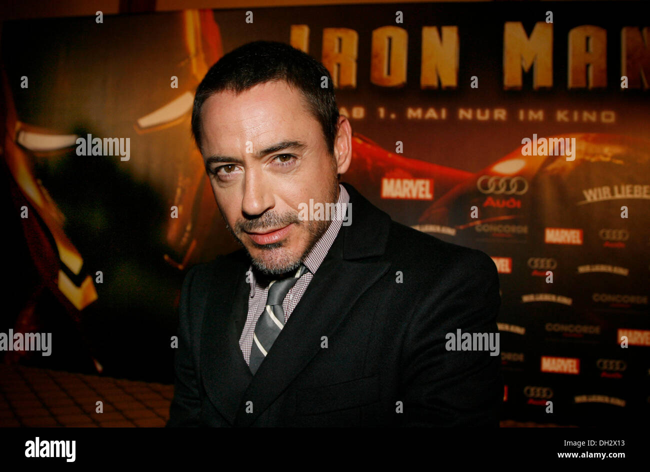 Robert downey jr iron man hi-res stock photography and images - Alamy
