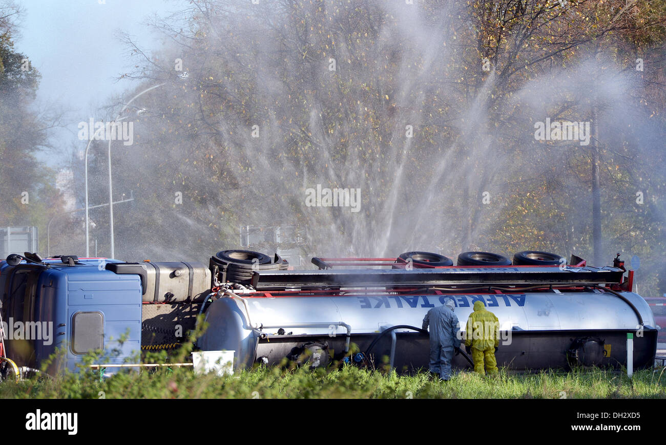 Acid tanker hi-res stock photography and images - Alamy