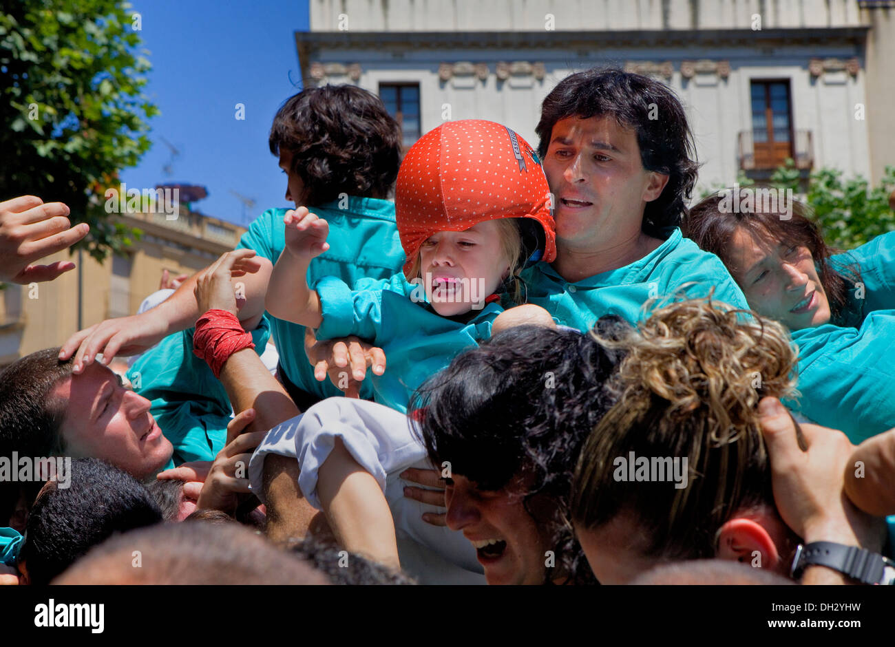 `Enxaneta´girl who rises to the top of the human tower. Castellers de ...