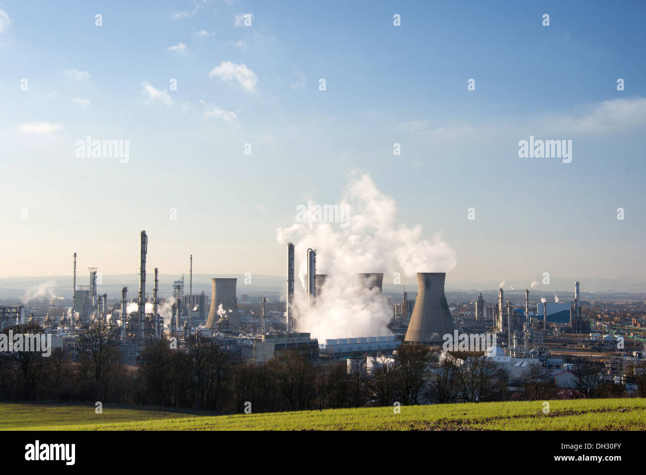 Oil refinery uk hi-res stock photography and images - Alamy