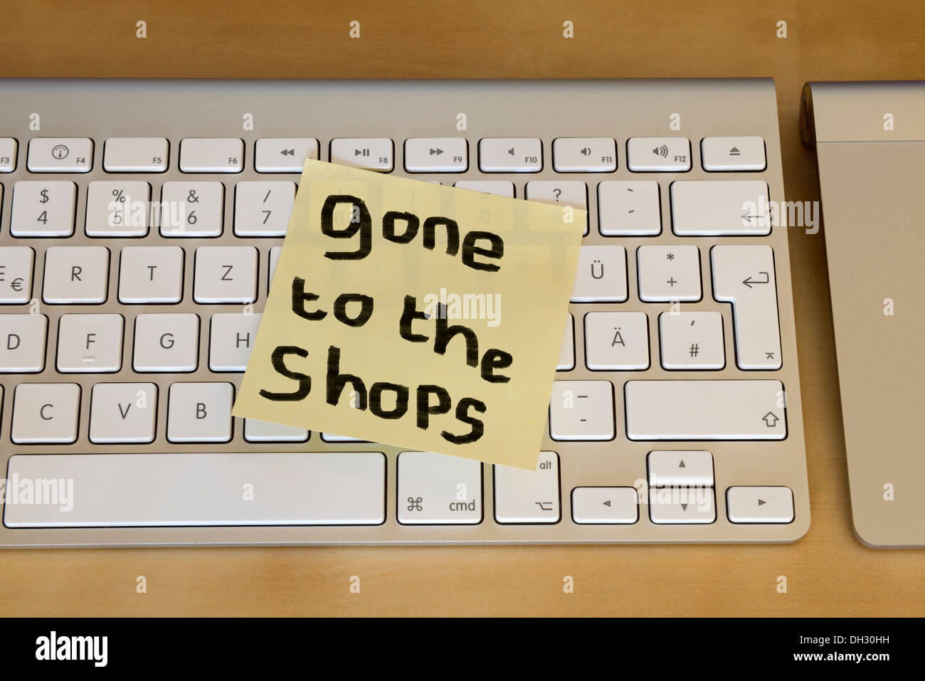 'gone to the shops' post-it note on computer keyboard Stock Photo - Alamy