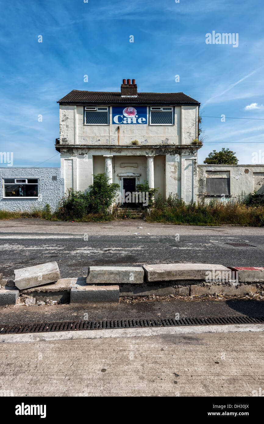 Abandoned cafe hi-res stock photography and images - Alamy