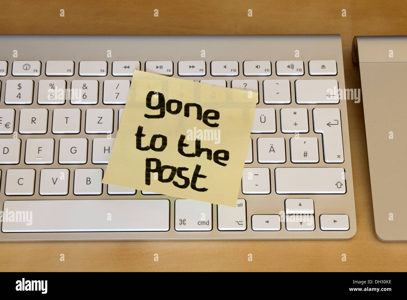 Office post it note hi-res stock photography and images - Alamy