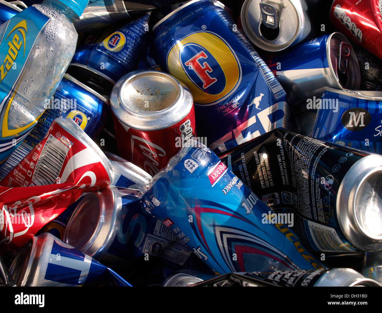 Soft drink cans hi-res stock photography and images - Alamy