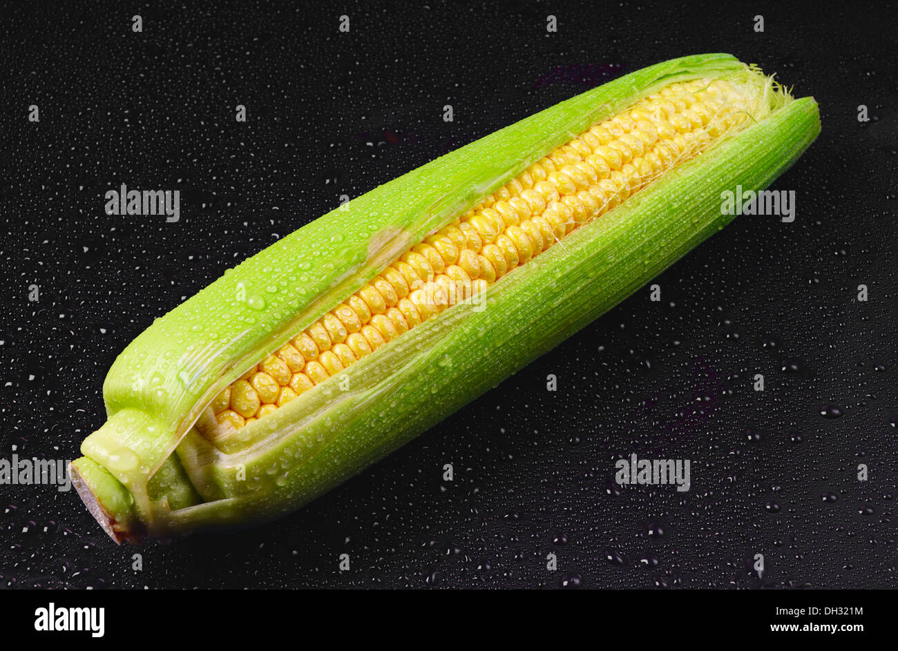Fresh corn on cob water hi-res stock photography and images - Alamy