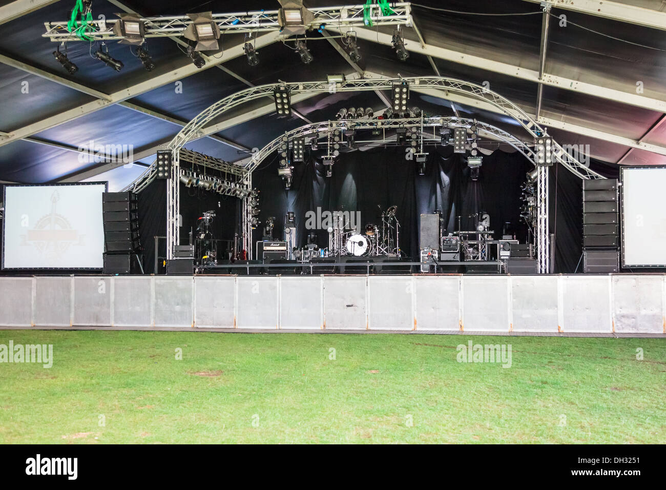 Empty rock stage hi-res stock photography and images - Alamy