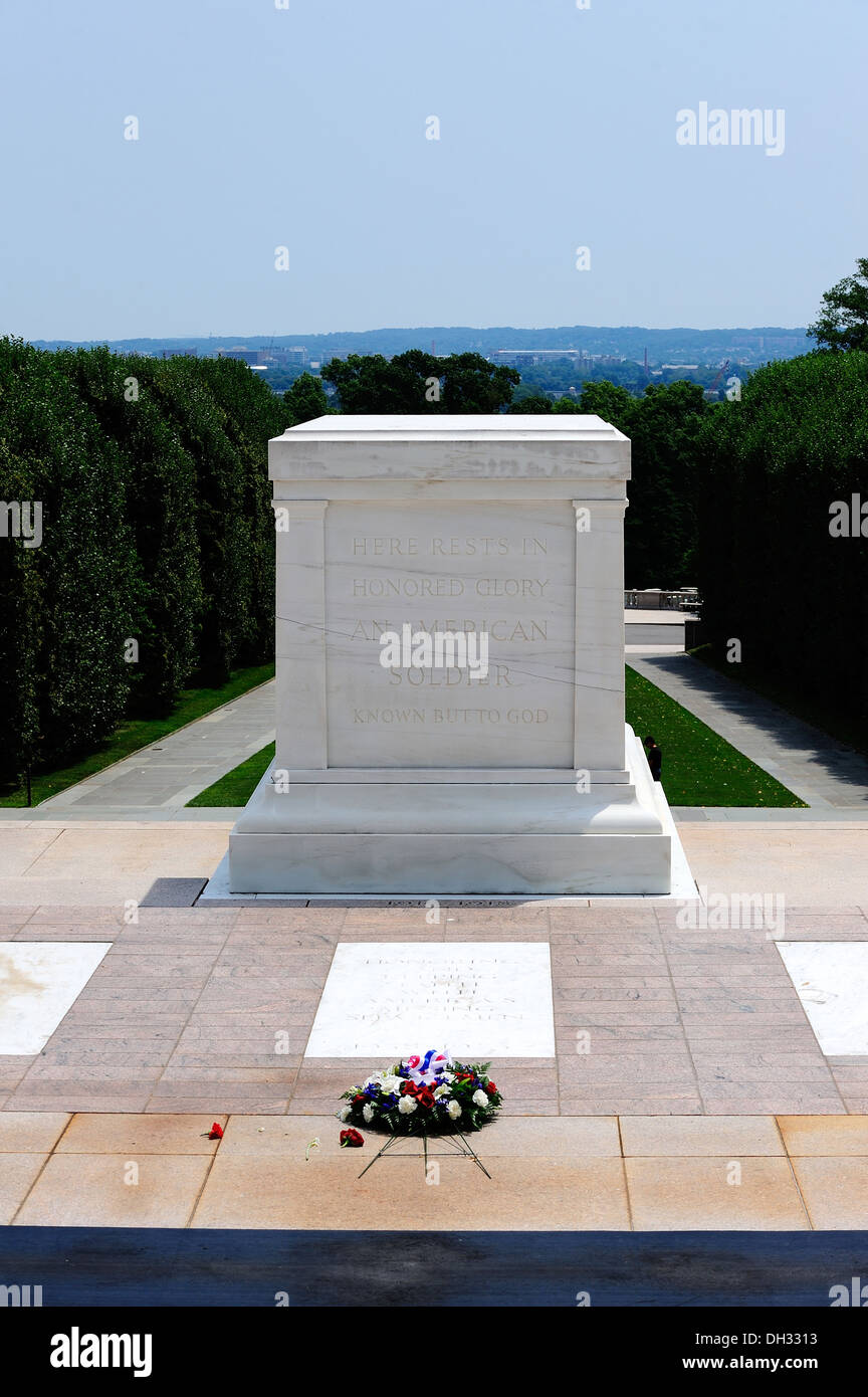 The Tomb of the Unknown Soldier in Arlington National Cemetery Stock ...