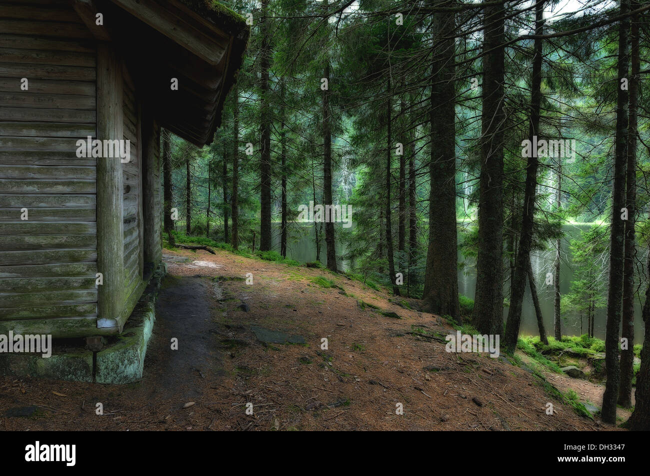 Lakeside cabin hi-res stock photography and images - Alamy