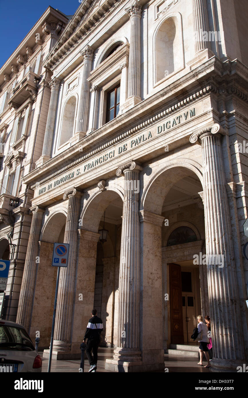 Via roma arcade hi-res stock photography and images - Alamy