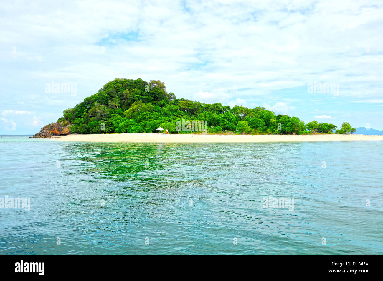 Sunny tropical beach on the island Stock Photo - Alamy