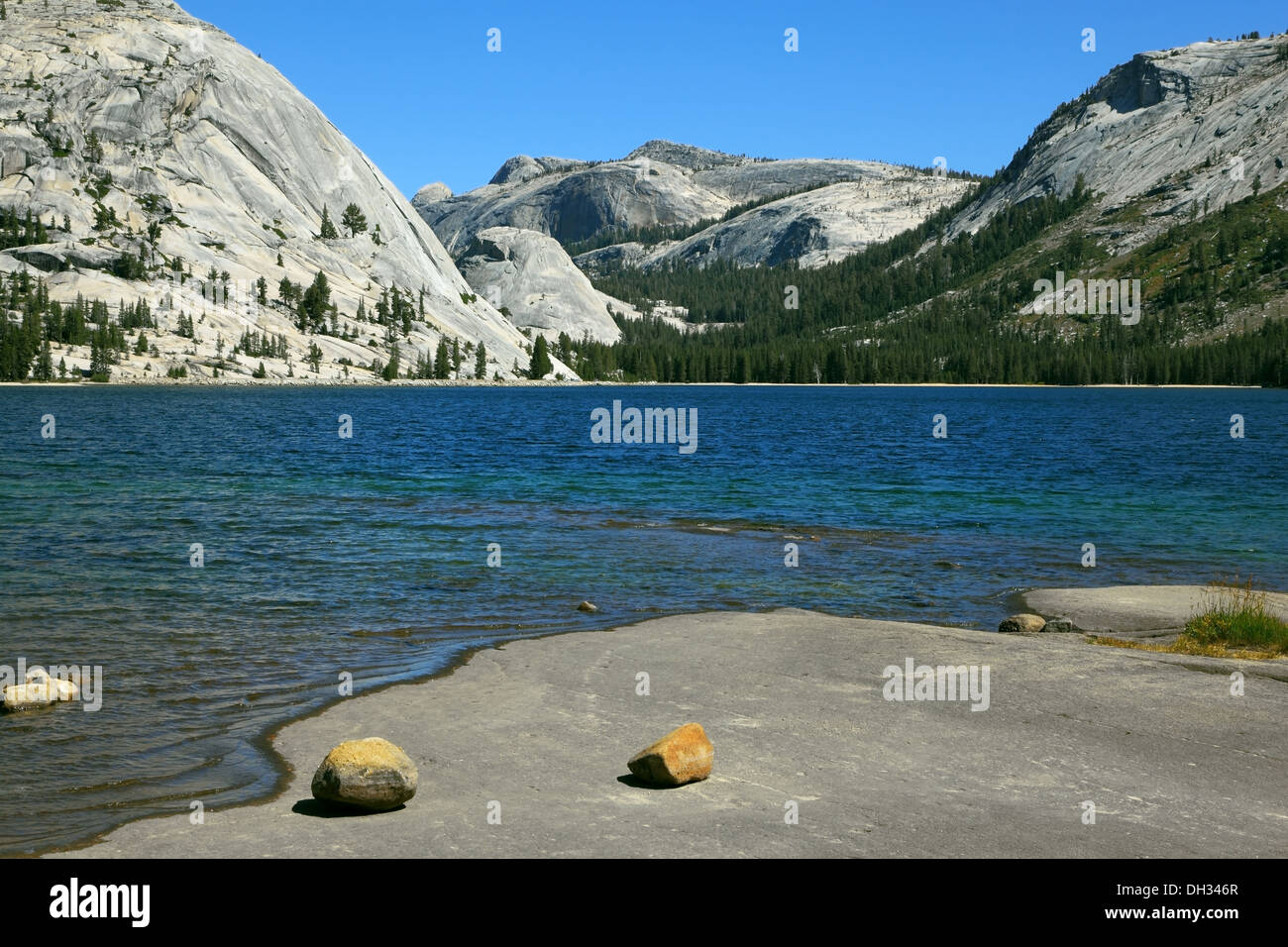 The lake at Tioga Pass Stock Photo - Alamy