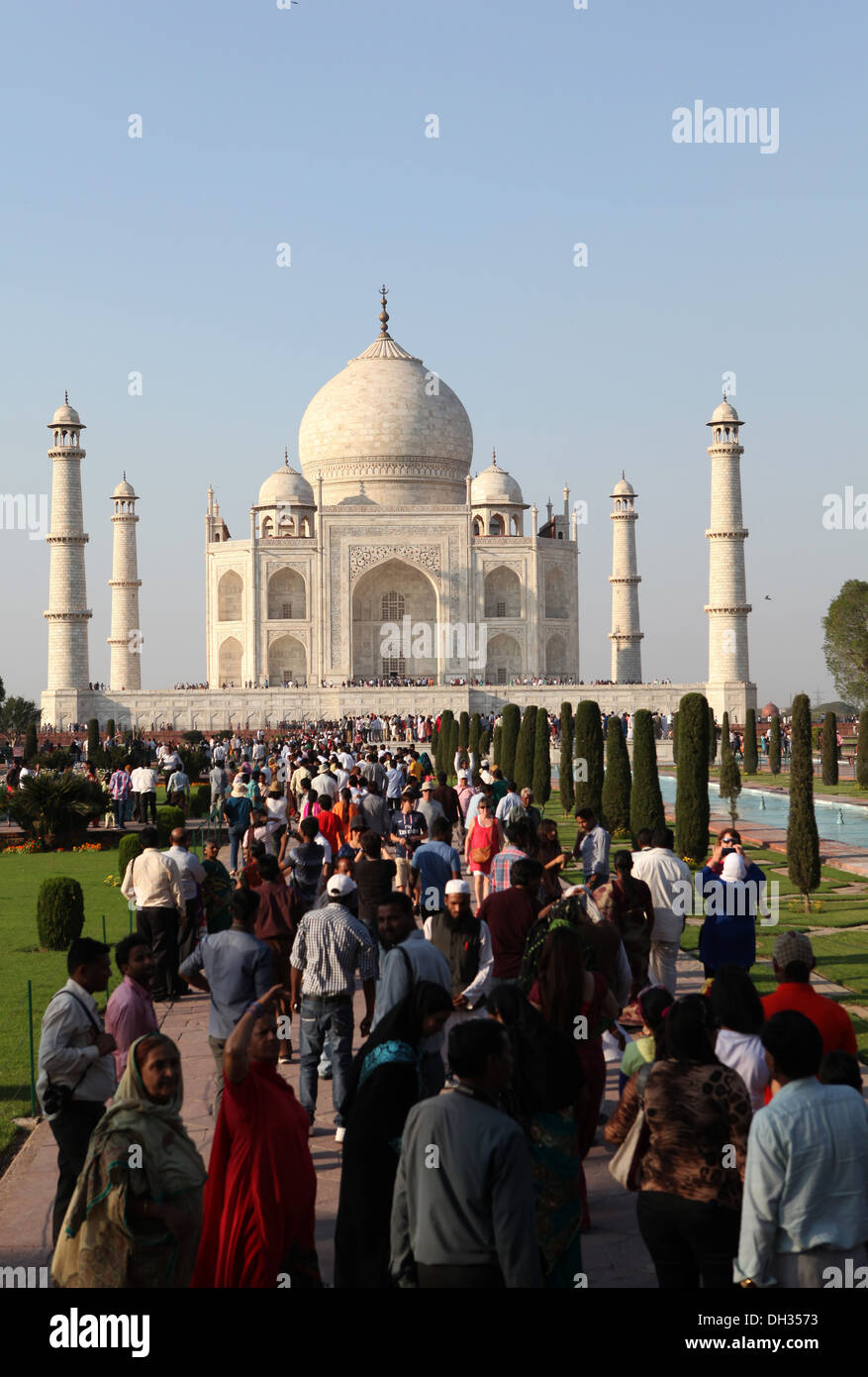 Taj mahal people hi-res stock photography and images - Alamy