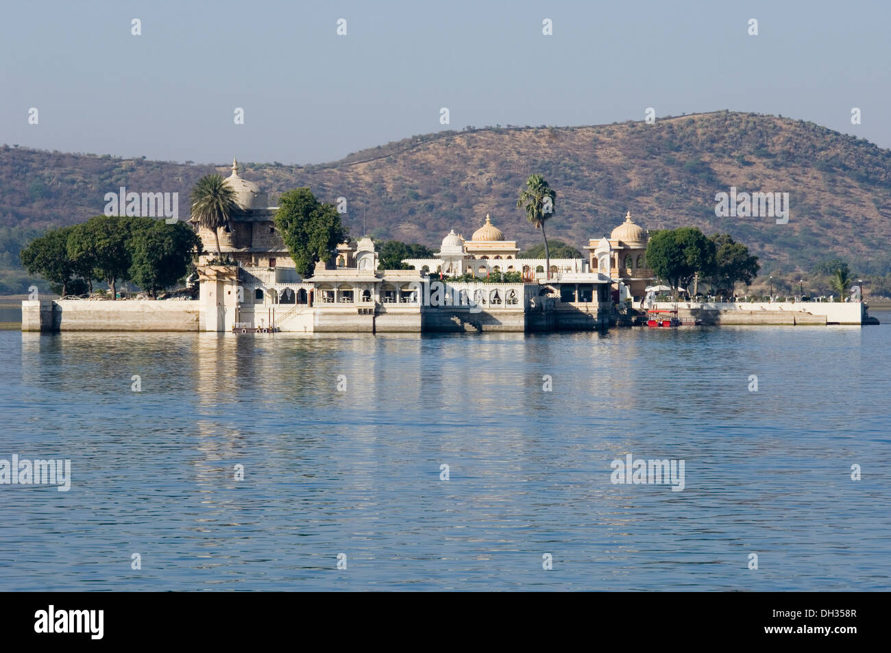 Temple in a lake, Lake Pichola, Udaipur, Rajasthan, India Stock Photo ...