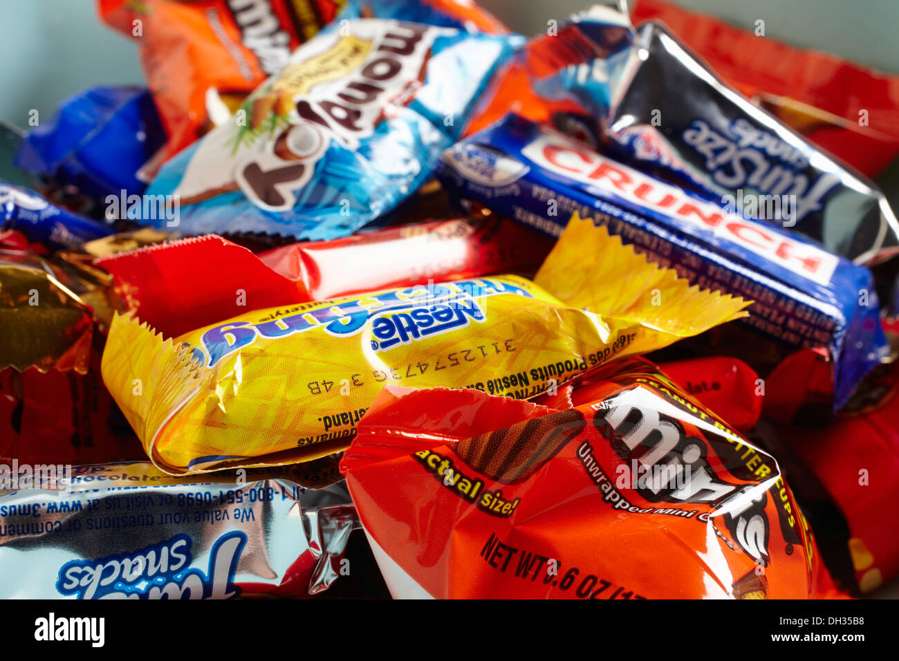 Pile of candy wrappers hi-res stock photography and images - Alamy
