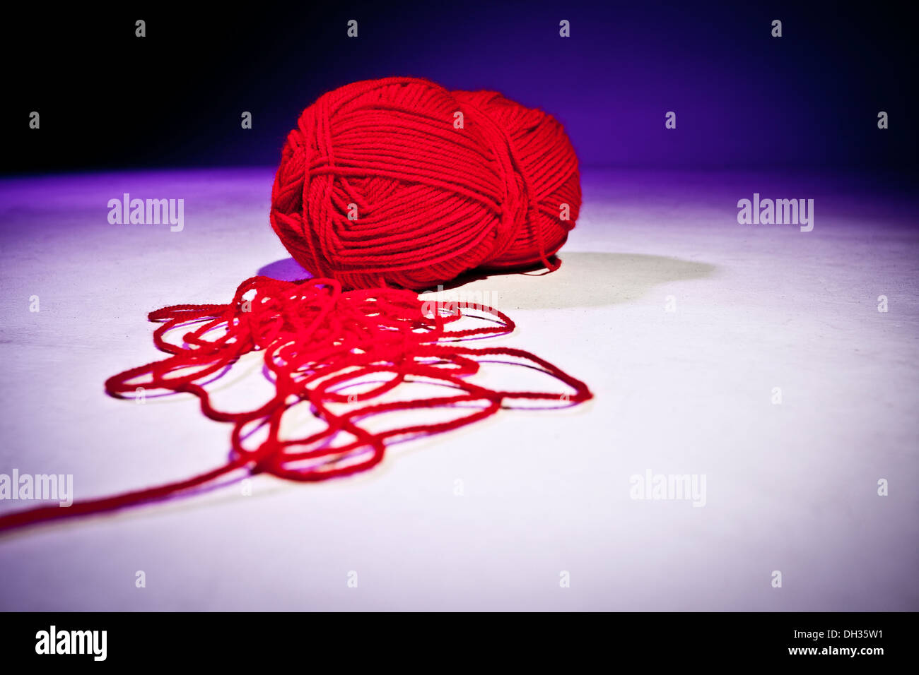 Tangled ball of string hi-res stock photography and images - Alamy