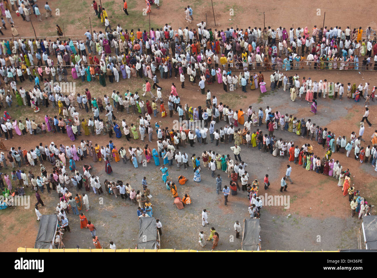 Queue voting in elections mumbai hi-res stock photography and images ...