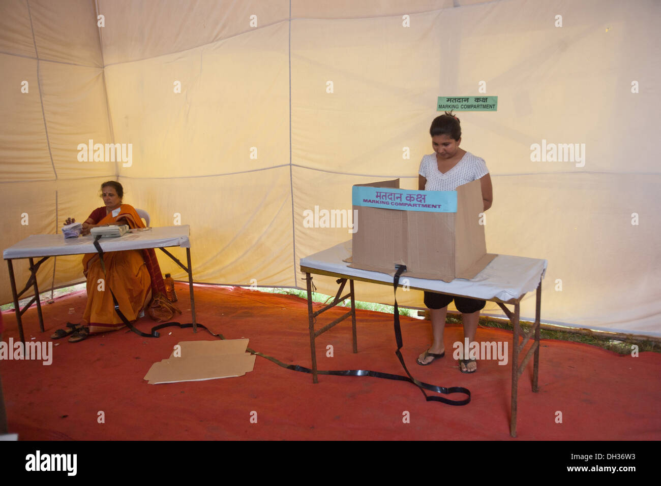 Voter Booth Stock Photos & Voter Booth Stock Images - Alamy
