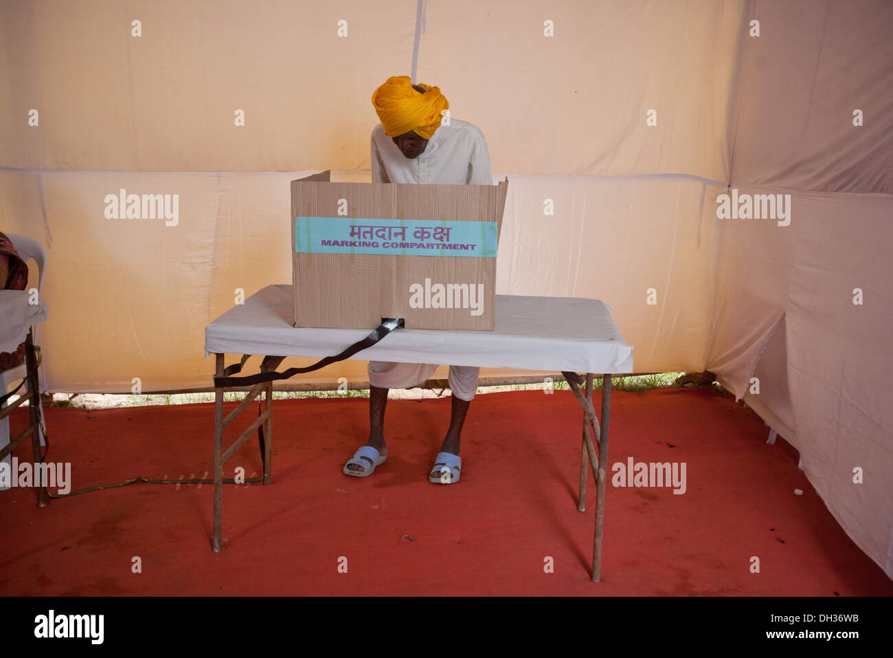 Voter booth hi-res stock photography and images - Alamy
