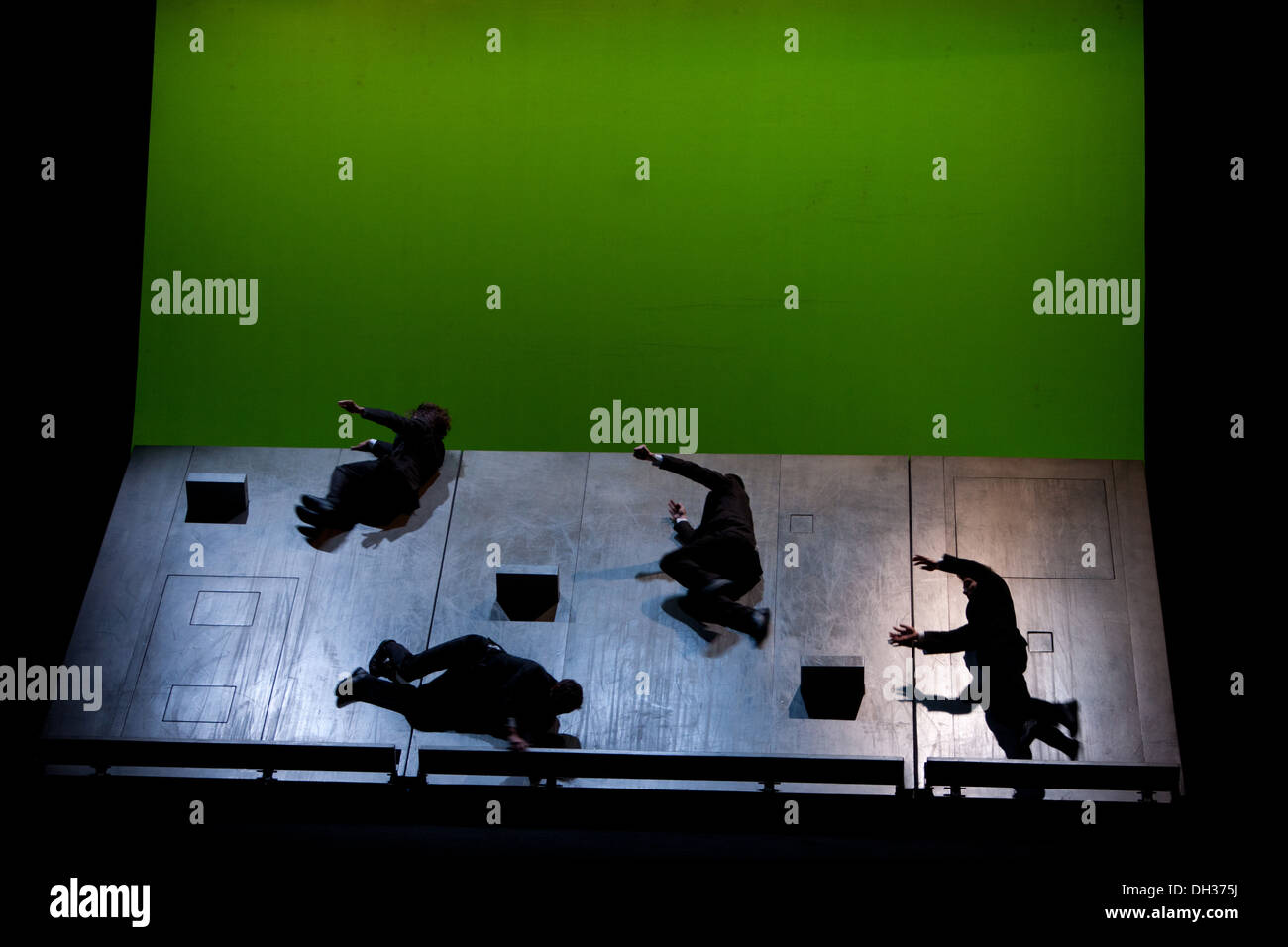 Acting on stage hi-res stock photography and images - Alamy