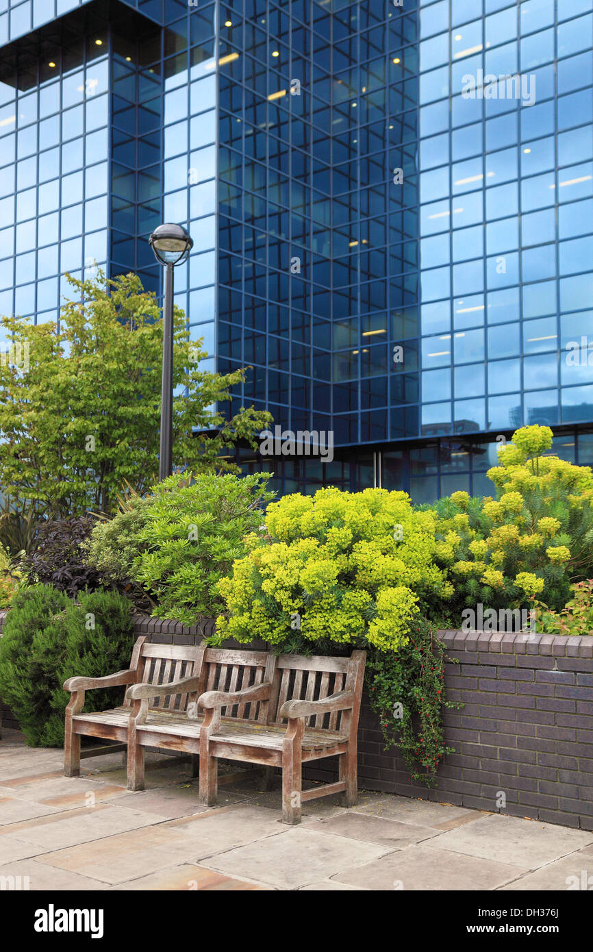 Reflective buildings hi-res stock photography and images - Alamy