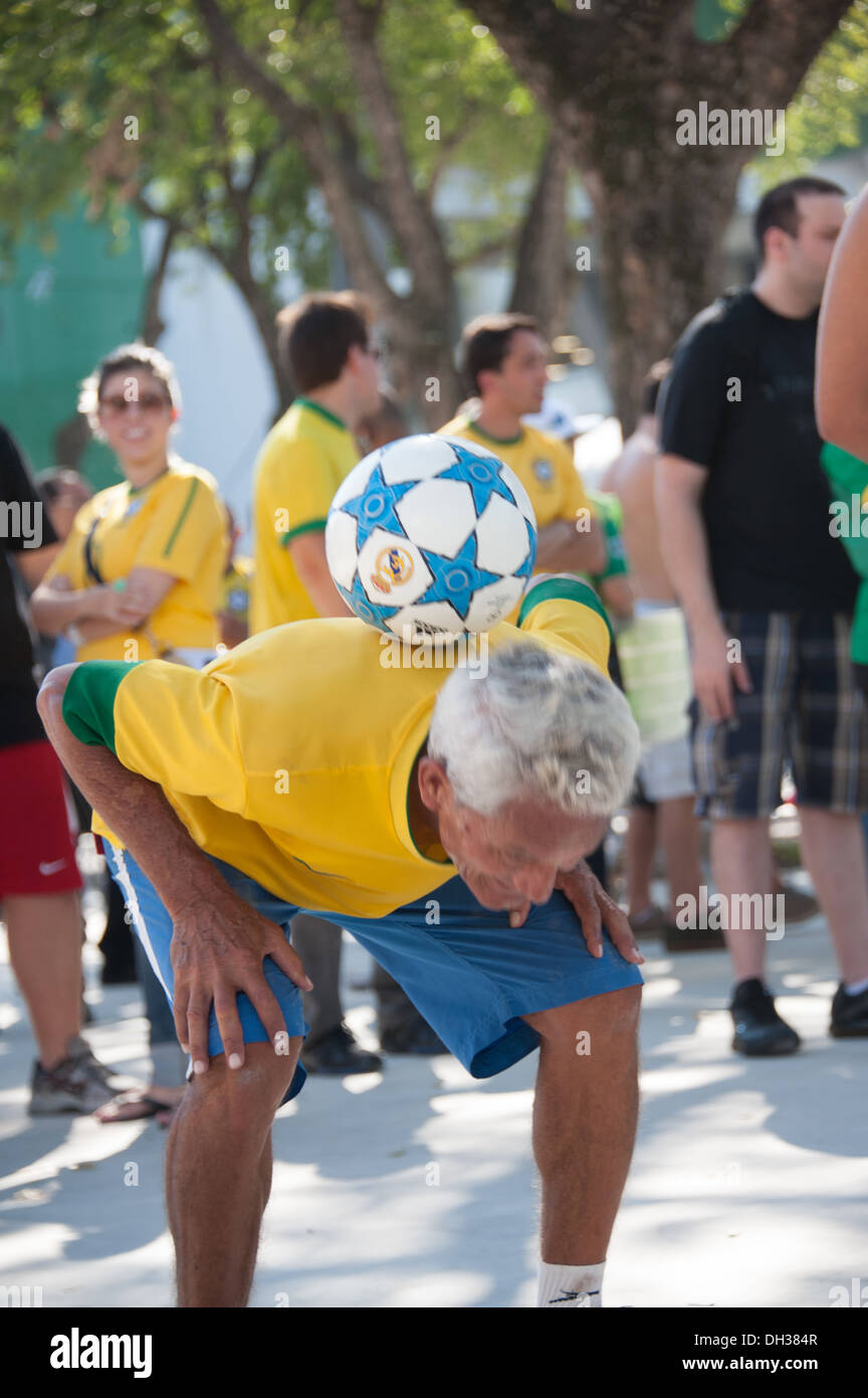 Brazil football fan hi-res stock photography and images - Alamy