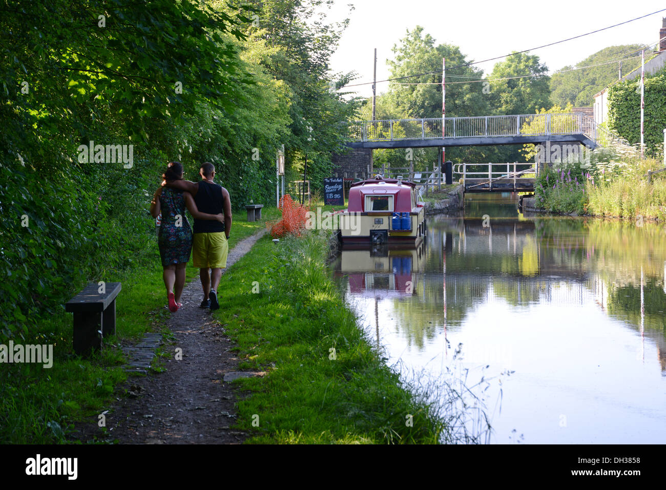 Macclesfield canal bridge hi-res stock photography and images - Alamy