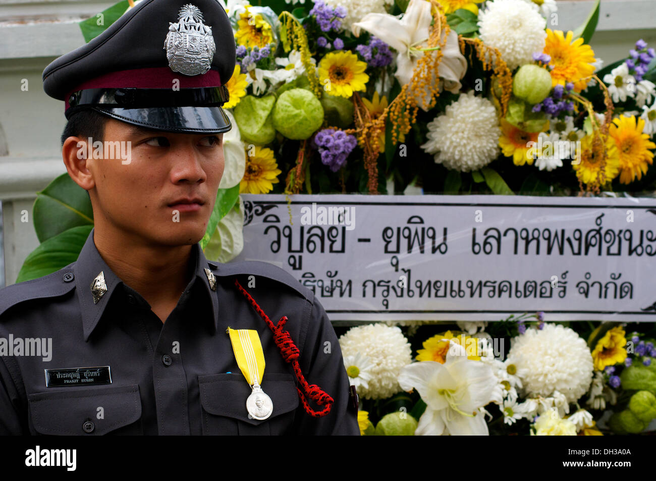 Thai police officer guard thai hi-res stock photography and images - Alamy
