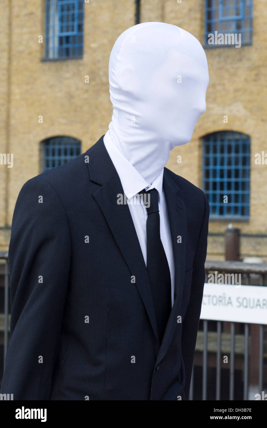 People dressed up at comic con hi-res stock photography and images - Alamy