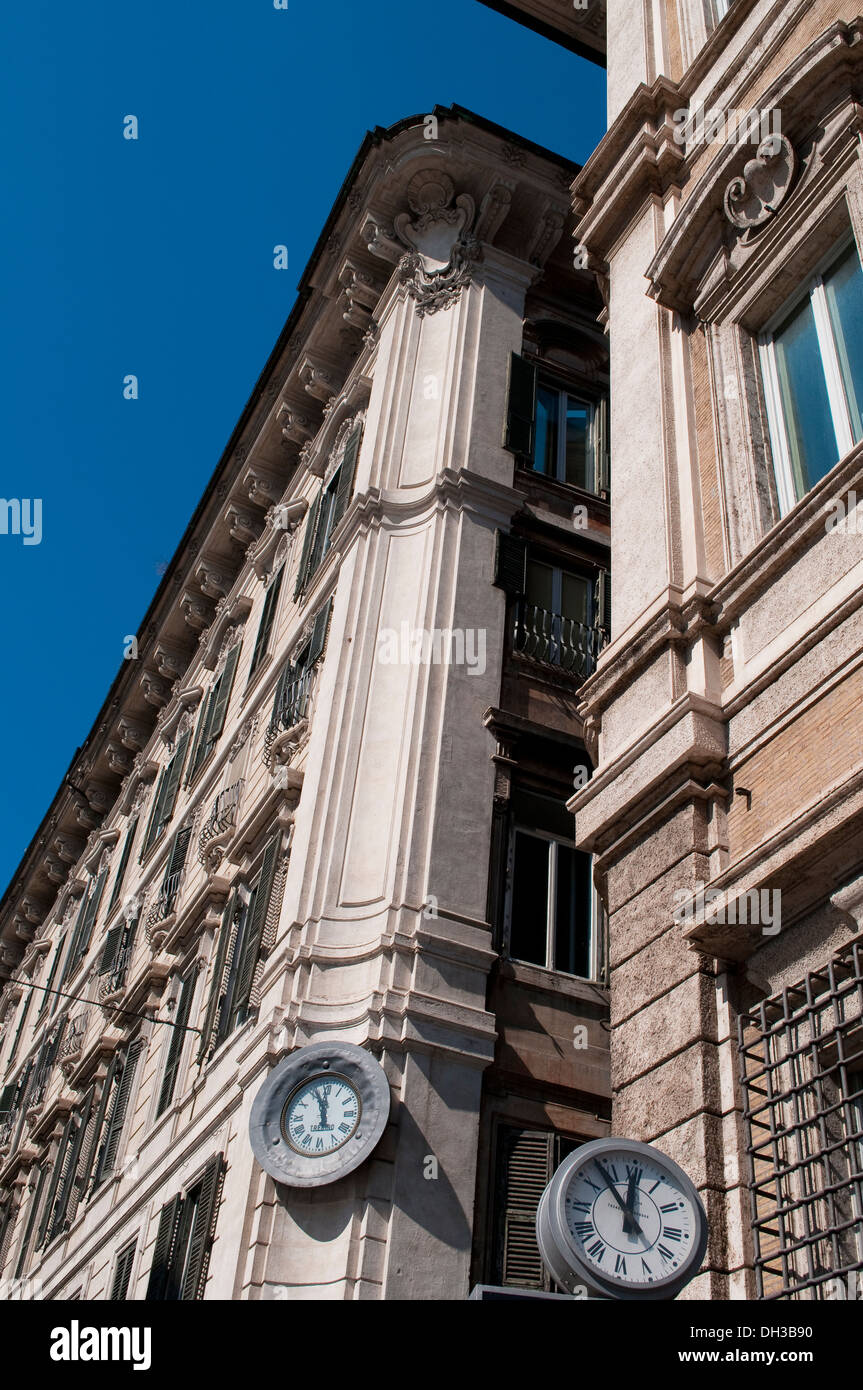 Italian clocks hi-res stock photography and images - Alamy